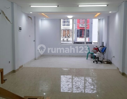 Ruko fantasi taman palem uk.4.5x15 3.5lantai Sudah direnov plong lantai ...