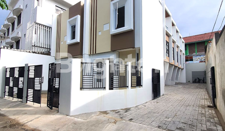 TOWN HOUSE TOMANG MANDALA, 3 LANTAI, SIAP HUNI, LOKASI STRATEGIS | Rumah123