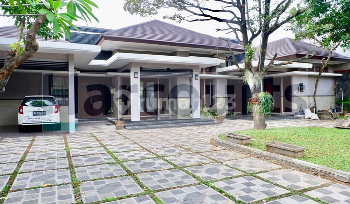 Rumah luas dengan kolam renang di Solo Kota | Rumah123